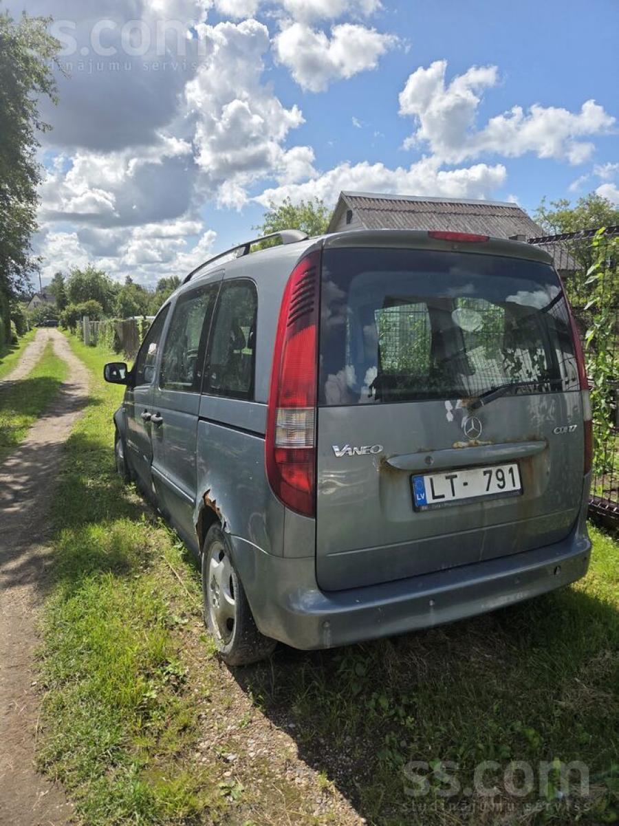 Blue Mercedes-Benz Vaneo 2004 in Riga, with an engine capacity of 1.60 L and mileage of 228 thousand km for 500 €, photo 4 on AUTOMOTO.COM.LV