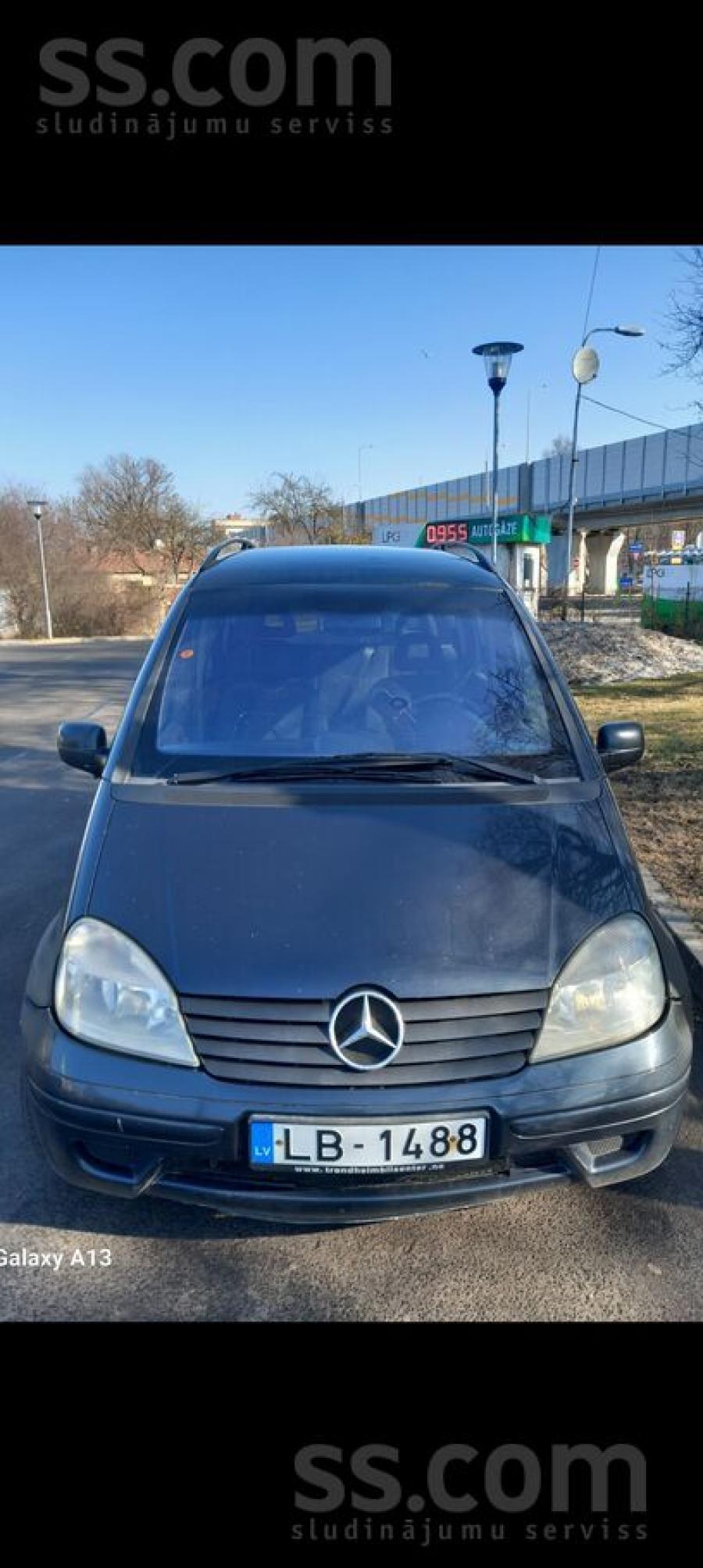 Blue Mercedes-Benz Vaneo 2002 in Riga, with an engine capacity of 1.70 L and mileage of 318 thousand km for 1000 €, photo 1 on AUTOMOTO.COM.LV