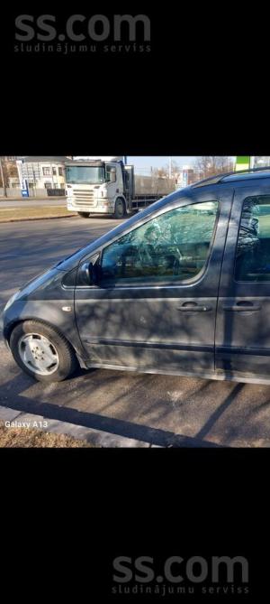 Blue Mercedes-Benz Vaneo 2002 in Riga, with an engine capacity of 1.70 L and mileage of 318 thousand km for 1000 €, photo 6 on AUTOMOTO.COM.LV