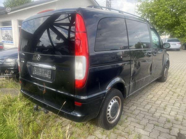 Black Mercedes-Benz Viano 2004 in Marijampole, with an engine capacity of 2.20 L and mileage of 230 thousand km for 2950 €, photo 4 on AUTOMOTO.COM.LV