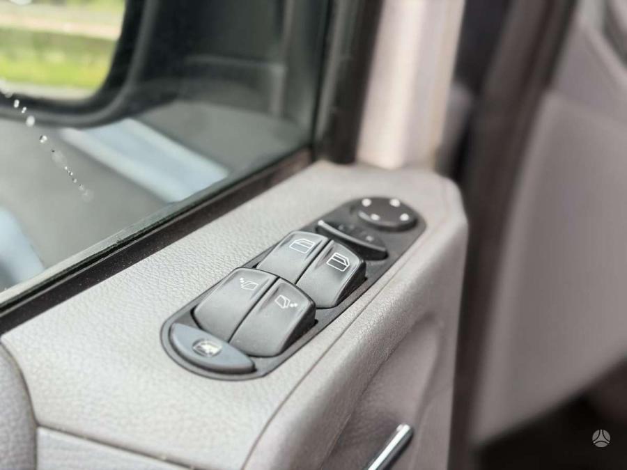 Melns Mercedes-Benz Viano 2004 Šauļi, ar dzinēja tilpumu 2.20 L un nobraukumu 230 tūkst. km par 5400 €, foto 20 vietnē AUTOMOTO.COM.LV