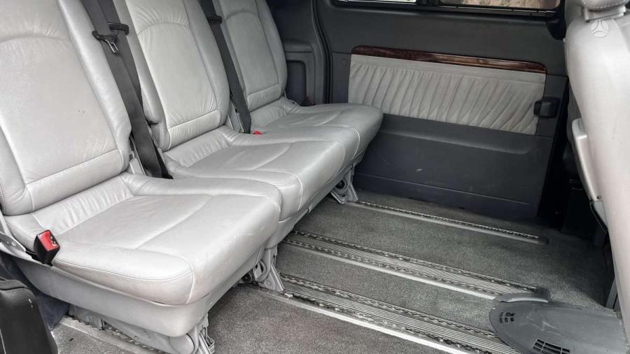 Melns Mercedes-Benz Viano 2005 Plungė, ar dzinēja tilpumu 2.15 L un nobraukumu 280 tūkst. km par 5300 €, foto 8 vietnē AUTOMOTO.COM.LV