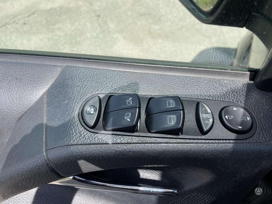 Black Mercedes-Benz Viano 2008 in Siauliai, with an engine capacity of 3.00 L and mileage of 530 thousand km for 6850 €, photo 27 on AUTOMOTO.COM.LV