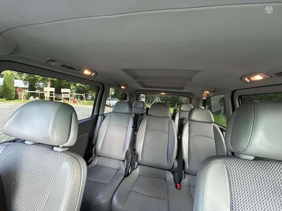 Black Mercedes-Benz Viano 2010 in Vilnius, with an engine capacity of 2.15 L and mileage of 408 thousand km for 9650 €, photo 20 on AUTOMOTO.COM.LV