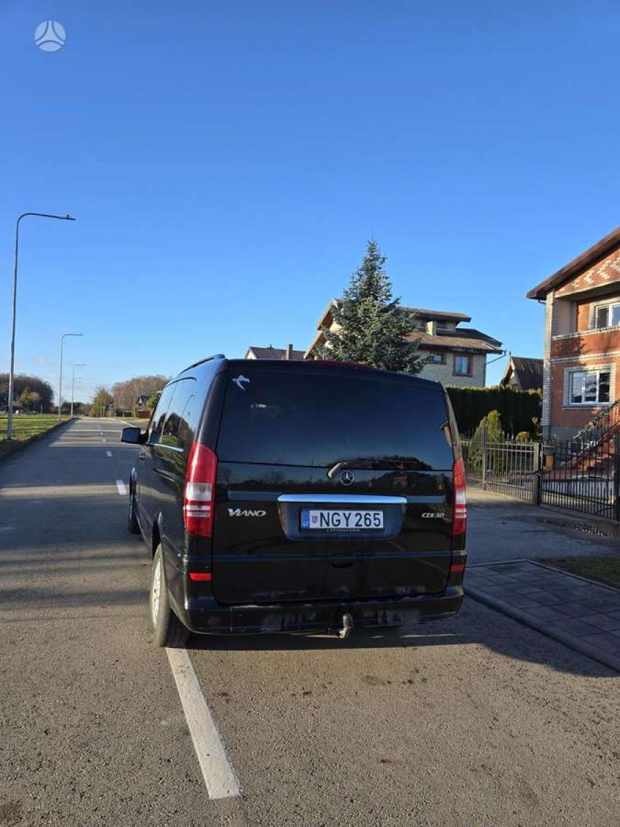 Black Mercedes-Benz Viano 2013 in Naujoji Akmene, with an engine capacity of 2.99 L and mileage of 289 thousand km for 15500 €, photo 5 on AUTOMOTO.COM.LV