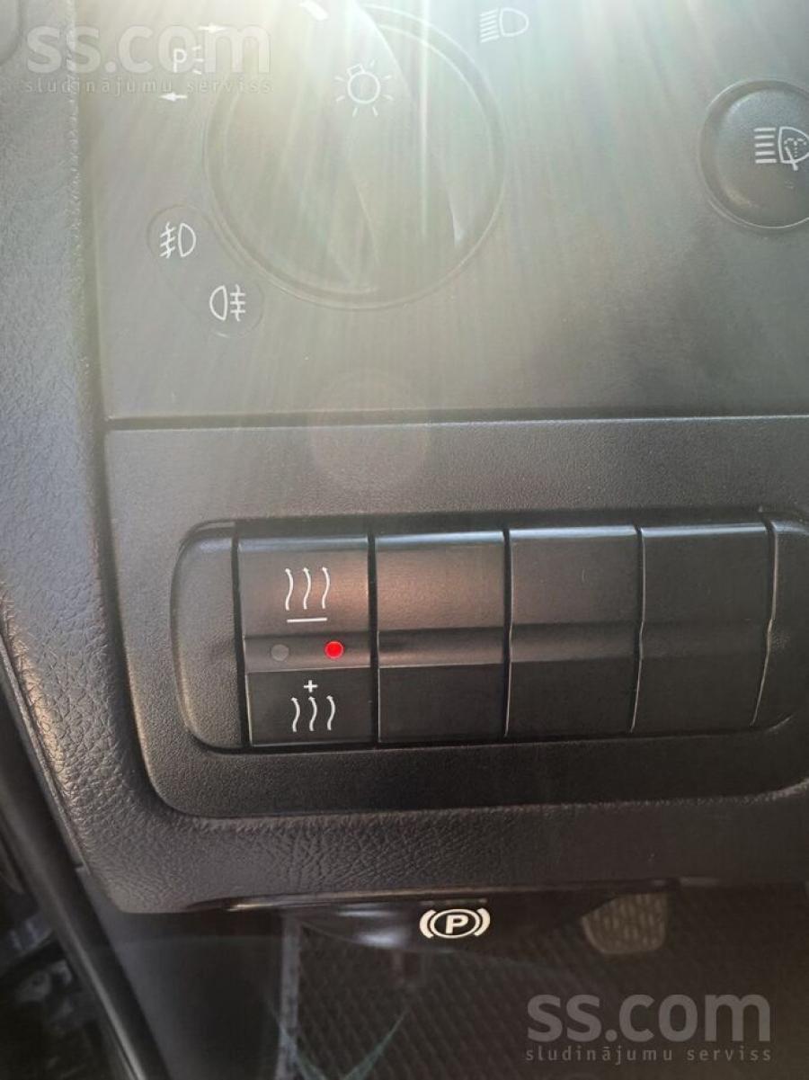 Black Mercedes-Benz Viano 2011 in Riga, with an engine capacity of 2.20 L and mileage of 266 thousand km for 17900 €, photo 20 on AUTOMOTO.COM.LV