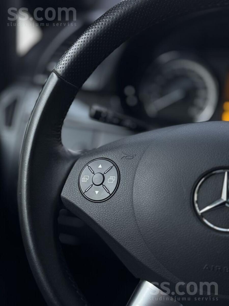 Melns Mercedes-Benz Viano 2012 Rīga, ar dzinēja tilpumu 3.00 L un nobraukumu 383 tūkst. km par 16300 €, foto 18 vietnē AUTOMOTO.COM.LV