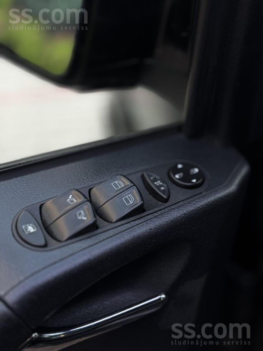 Melns Mercedes-Benz Viano 2012 Rīga, ar dzinēja tilpumu 3.00 L un nobraukumu 383 tūkst. km par 16300 €, foto 23 vietnē AUTOMOTO.COM.LV