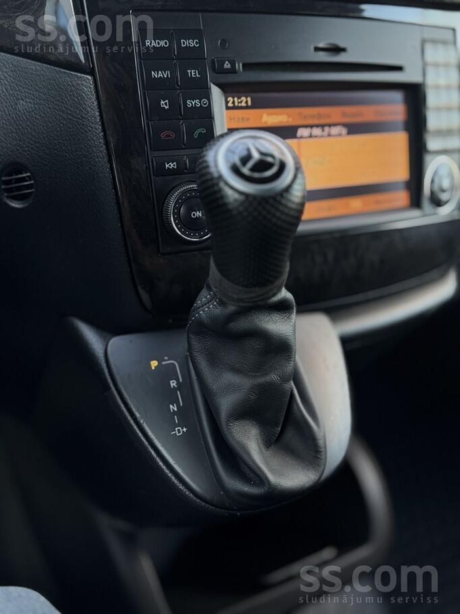 Melns Mercedes-Benz Viano 2012 Rīga, ar dzinēja tilpumu 3.00 L un nobraukumu 383 tūkst. km par 16300 €, foto 24 vietnē AUTOMOTO.COM.LV