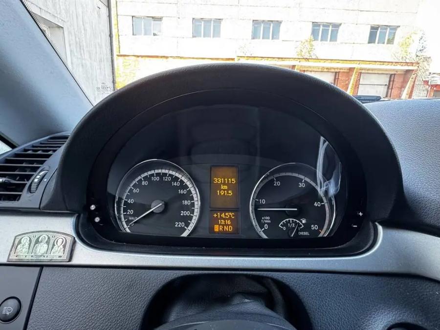 Melns Mercedes-Benz Viano 2012 Daugavpils, ar dzinēja tilpumu 3.00 L un nobraukumu 0 tūkst. km par 20500 €, foto 18 vietnē AUTOMOTO.COM.LV