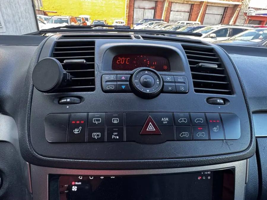 Melns Mercedes-Benz Viano 2012 Daugavpils, ar dzinēja tilpumu 3.00 L un nobraukumu 0 tūkst. km par 20500 €, foto 21 vietnē AUTOMOTO.COM.LV