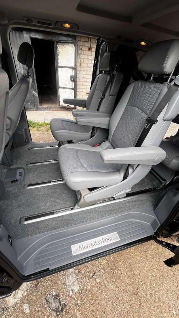 Black Mercedes-Benz Viano 2007 in Plunge, with an engine capacity of 2.15 L and mileage of 280 thousand km for 7900 €, photo 8 on AUTOMOTO.COM.LV