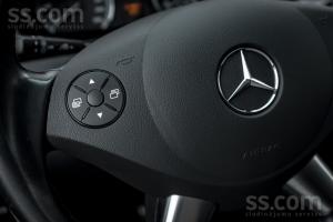 Melns Mercedes-Benz Viano 2014 Rīga, ar dzinēja tilpumu 3.00 L un nobraukumu 194 tūkst. km par 19500 €, foto 24 vietnē AUTOMOTO.COM.LV