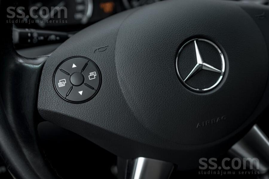 Melns Mercedes-Benz Viano 2014 Rīga, ar dzinēja tilpumu 3.00 L un nobraukumu 194 tūkst. km par 19500 €, foto 24 vietnē AUTOMOTO.COM.LV