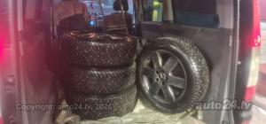 Black Mercedes-Benz Viano 2004 in Tallinn, with an engine capacity of 2.10 L and mileage of 307 thousand km for 5900 €, photo 16 on AUTOMOTO.COM.LV