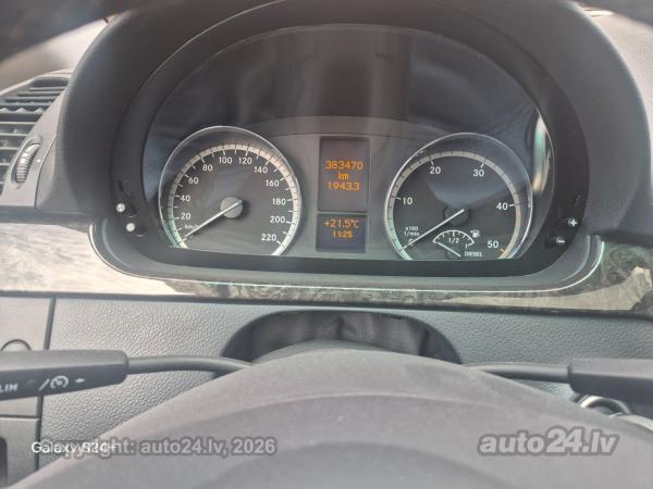 Melns Mercedes-Benz Viano 2011 Rakvere, ar dzinēja tilpumu 3.00 L un nobraukumu 383 tūkst. km par 13800 €, foto 10 vietnē AUTOMOTO.COM.LV