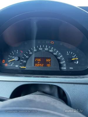 Blue Mercedes-Benz Viano 2004 in Viljandi, with an engine capacity of 2.10 L and mileage of 359 thousand km for 1499 €, photo 9 on AUTOMOTO.COM.LV
