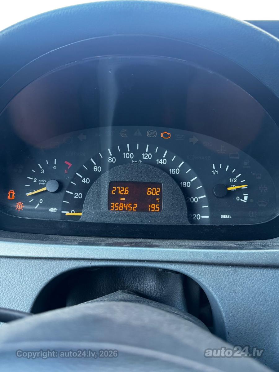 Blue Mercedes-Benz Viano 2004 in Viljandi, with an engine capacity of 2.10 L and mileage of 359 thousand km for 1499 €, photo 9 on AUTOMOTO.COM.LV