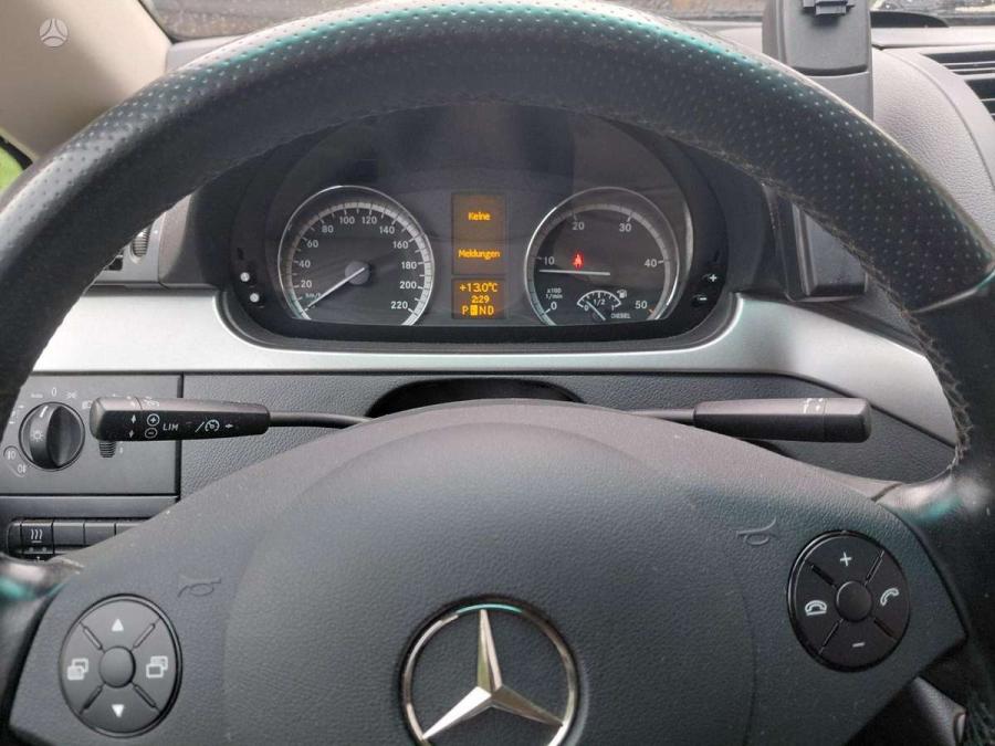 Brown Mercedes-Benz Viano 2011 in Kaunas, with an engine capacity of 2.20 L and mileage of 260 thousand km for 12000 €, photo 17 on AUTOMOTO.COM.LV