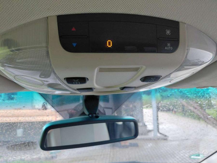 Brown Mercedes-Benz Viano 2011 in Kaunas, with an engine capacity of 2.20 L and mileage of 260 thousand km for 12000 €, photo 19 on AUTOMOTO.COM.LV