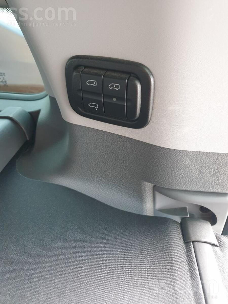 Pelēks Mercedes-Benz Viano 2004 Rīga, ar dzinēja tilpumu 2.20 L un nobraukumu 110 tūkst. km par 14000 €, foto 11 vietnē AUTOMOTO.COM.LV