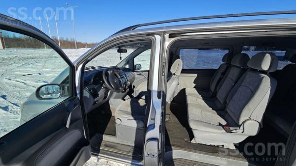 Grey Mercedes-Benz Viano 2005 in Valka, with an engine capacity of 2.20 L and mileage of 445 thousand km for 2300 €, photo 3 on AUTOMOTO.COM.LV