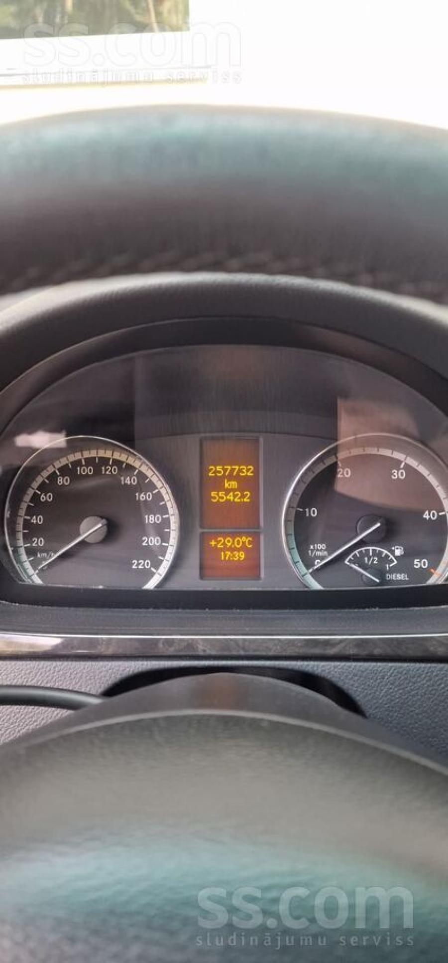 Grey Mercedes-Benz Viano 2008 in Jelgava, with an engine capacity of 3.00 L and mileage of 258 thousand km for 9500 €, photo 12 on AUTOMOTO.COM.LV