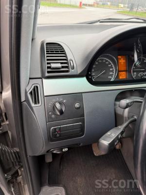 Pelēks Mercedes-Benz Viano 2013 Rīga, ar dzinēja tilpumu 3.00 L un nobraukumu 303 tūkst. km par 11900 €, foto 11 vietnē AUTOMOTO.COM.LV