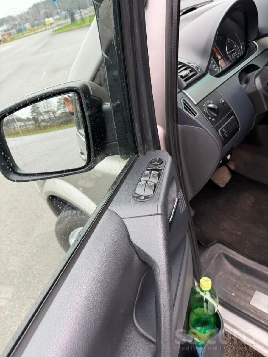 Pelēks Mercedes-Benz Viano 2013 Rīga, ar dzinēja tilpumu 3.00 L un nobraukumu 303 tūkst. km par 11900 €, foto 12 vietnē AUTOMOTO.COM.LV
