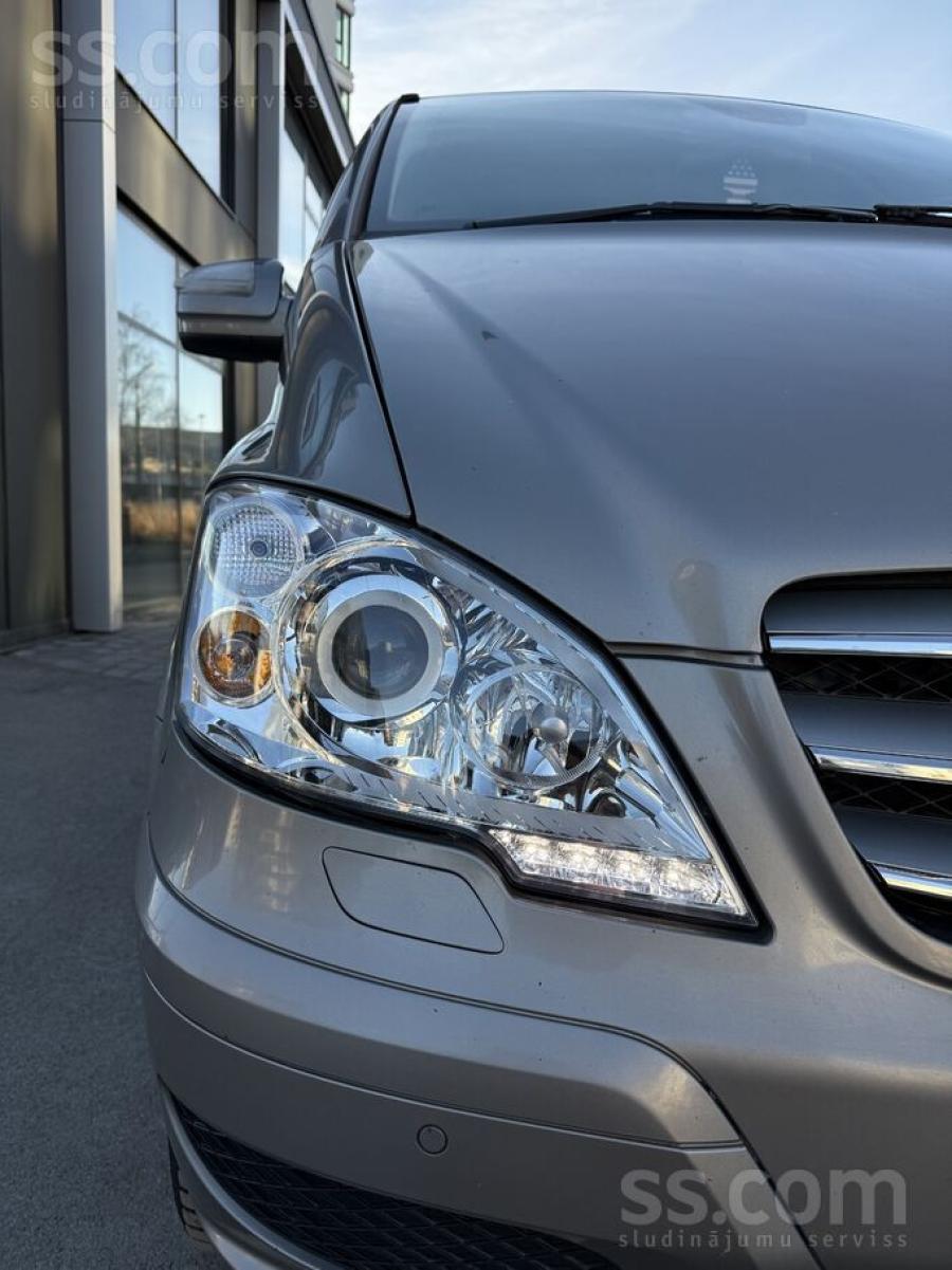 Grey Mercedes-Benz Viano 2013 in Tallinn, with an engine capacity of 2.20 L and mileage of 200 thousand km for 19999 €, photo 12 on AUTOMOTO.COM.LV
