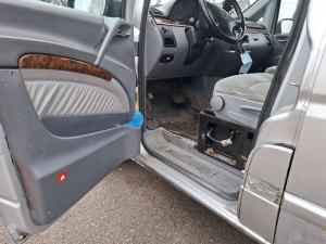 Pelēks Mercedes-Benz Viano 2004 Marijampole, ar dzinēja tilpumu 2.20 L un nobraukumu 410 tūkst. km par 2800 €, foto 6 vietnē AUTOMOTO.COM.LV