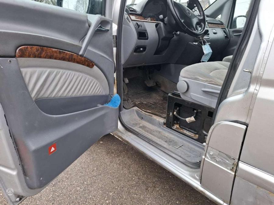 Pelēks Mercedes-Benz Viano 2004 Marijampole, ar dzinēja tilpumu 2.20 L un nobraukumu 410 tūkst. km par 2800 €, foto 6 vietnē AUTOMOTO.COM.LV
