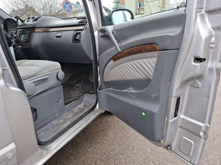 Pelēks Mercedes-Benz Viano 2004 Marijampole, ar dzinēja tilpumu 2.20 L un nobraukumu 410 tūkst. km par 2800 €, foto 8 vietnē AUTOMOTO.COM.LV