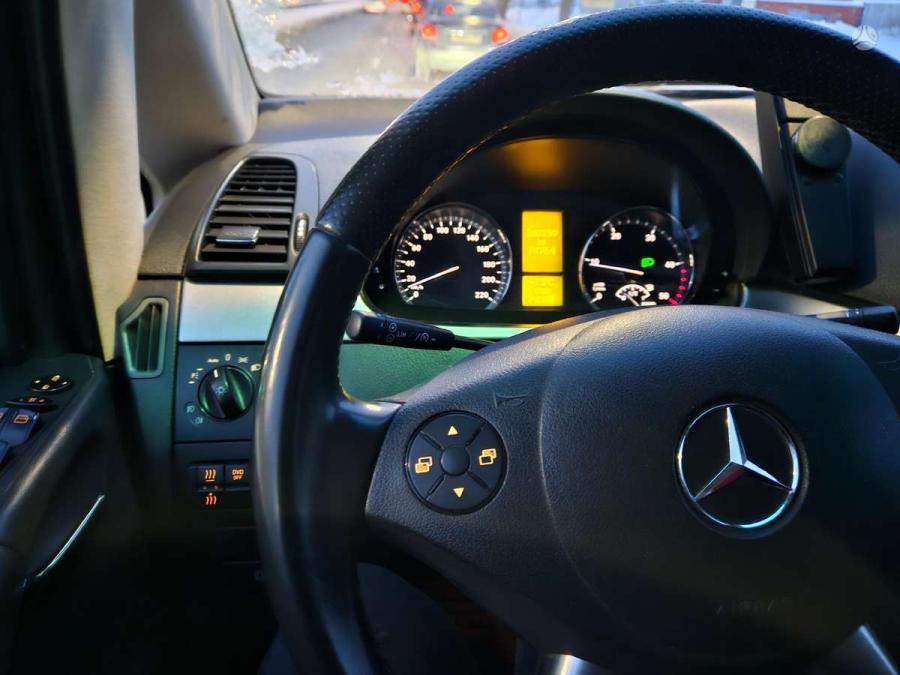Pelēks Mercedes-Benz Viano 2012 Marijampole, ar dzinēja tilpumu 2.99 L un nobraukumu 362 tūkst. km par 17500 €, foto 9 vietnē AUTOMOTO.COM.LV