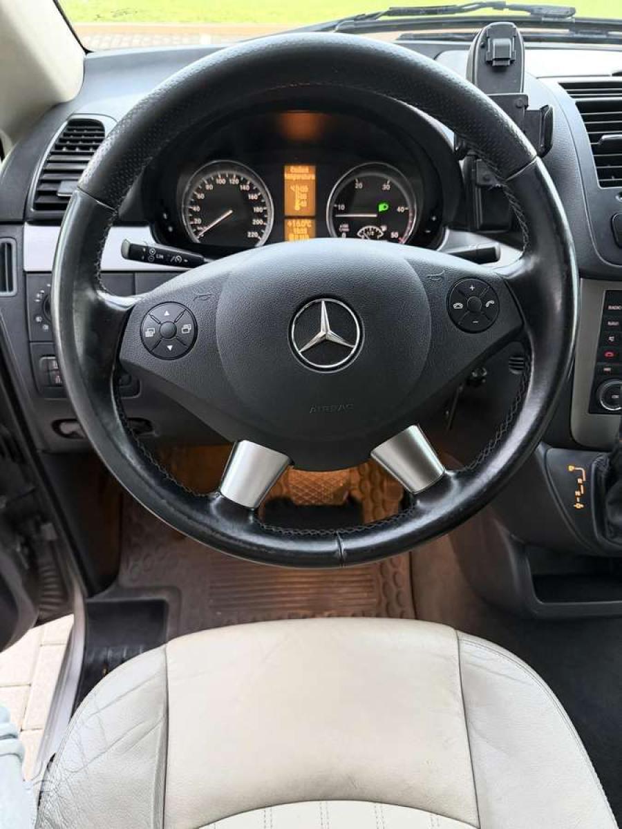 Pelēks Mercedes-Benz Viano 2012 Kauņa, ar dzinēja tilpumu 2.99 L un nobraukumu 354 tūkst. km par 10750 €, foto 19 vietnē AUTOMOTO.COM.LV
