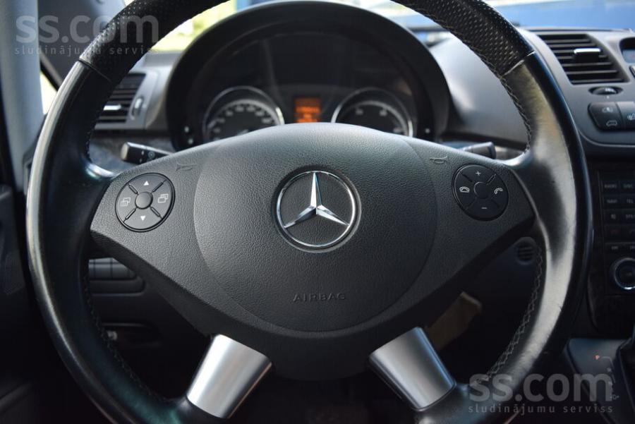 Pelēks Mercedes-Benz Viano 2014 Rīga, ar dzinēja tilpumu 3.00 L un nobraukumu 176 tūkst. km par 18000 €, foto 10 vietnē AUTOMOTO.COM.LV