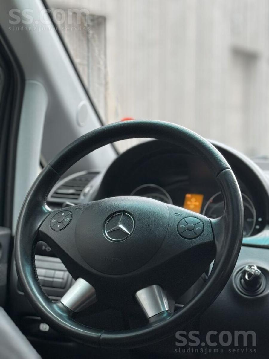 Pelēks Mercedes-Benz Viano 2016 Rīga, ar dzinēja tilpumu 3.00 L un nobraukumu 247 tūkst. km par 15500 €, foto 20 vietnē AUTOMOTO.COM.LV