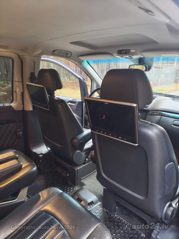 Pelēks Mercedes-Benz Viano 2011 Rīga, ar dzinēja tilpumu 3.00 L un nobraukumu 273 tūkst. km par 12900 €, foto 6 vietnē AUTOMOTO.COM.LV