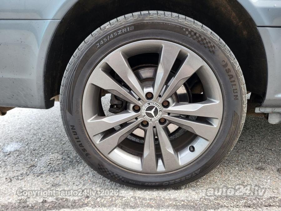 Pelēks Mercedes-Benz Viano 2011 Tallina, ar dzinēja tilpumu 3.00 L un nobraukumu 329 tūkst. km par 15900 €, foto 14 vietnē AUTOMOTO.COM.LV