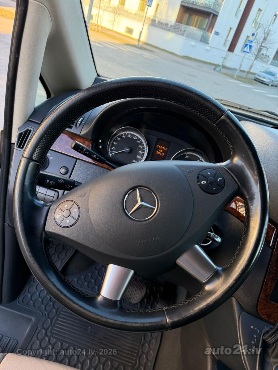 Pelēks Mercedes-Benz Viano 2013 Tallina, ar dzinēja tilpumu 2.20 L un nobraukumu 200 tūkst. km par 19990 €, foto 21 vietnē AUTOMOTO.COM.LV