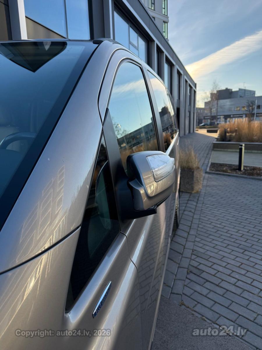 Pelēks Mercedes-Benz Viano 2013 Tallina, ar dzinēja tilpumu 2.20 L un nobraukumu 200 tūkst. km par 19990 €, foto 23 vietnē AUTOMOTO.COM.LV