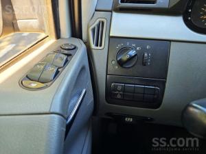 Mercedes-Benz Viano 2004 in Riga, with an engine capacity of 2.20 L and mileage of 305 thousand km for 4900 €, photo 23 on AUTOMOTO.COM.LV