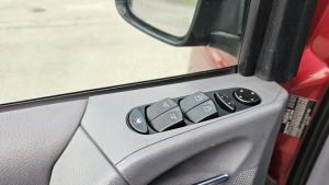 Sarkans Mercedes-Benz Viano 2008 Rīga, ar dzinēja tilpumu 2.20 L un nobraukumu 408 tūkst. km par 6550 €, foto 12 vietnē AUTOMOTO.COM.LV