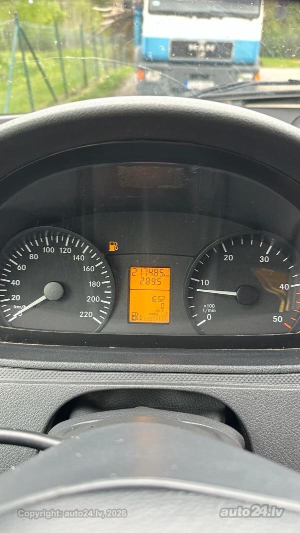 Beige Mercedes-Benz Vito 2013 in Tallinn, with an engine capacity of 2.10 L and mileage of 217 thousand km for 11900 €, photo 8 on AUTOMOTO.COM.LV