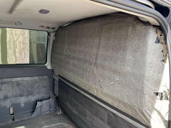 Black Mercedes-Benz Vito 2005 in Jonava, with an engine capacity of 2.15 L and mileage of 433 thousand km for 2500 €, photo 4 on AUTOMOTO.COM.LV