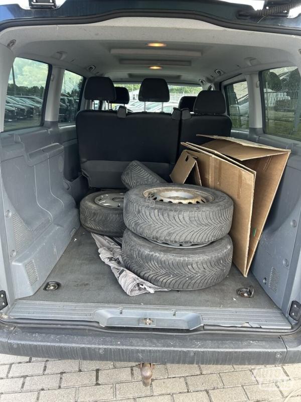 Melns Mercedes-Benz Vito 2006 Marijampole, ar dzinēja tilpumu 2.20 L un nobraukumu 375 tūkst. km par 3600 €, foto 9 vietnē AUTOMOTO.COM.LV