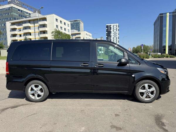 Black Mercedes-Benz Vito 2018 in Vilnius, with an engine capacity of 2.00 L and mileage of 103 thousand km for 17500 €, photo 4 on AUTOMOTO.COM.LV