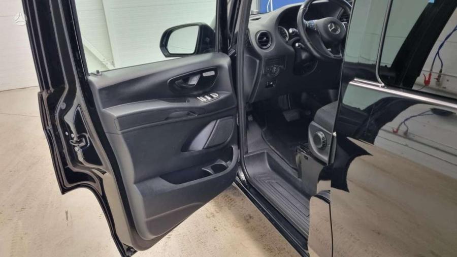 Black Mercedes-Benz Vito 2019 in Radviliskis, with an engine capacity of 1.95 L and mileage of 266 thousand km for 18089 €, photo 9 on AUTOMOTO.COM.LV