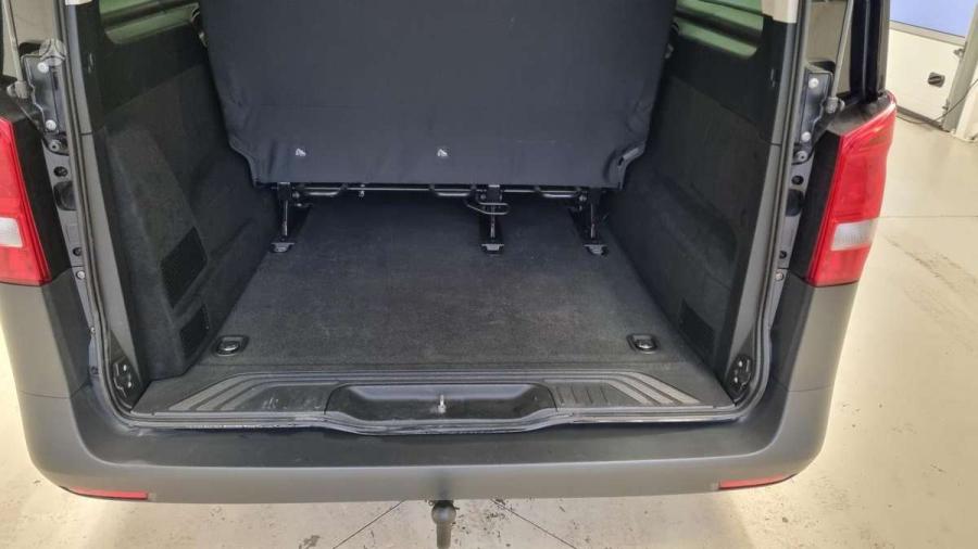 Black Mercedes-Benz Vito 2019 in Radviliskis, with an engine capacity of 1.95 L and mileage of 266 thousand km for 18089 €, photo 12 on AUTOMOTO.COM.LV