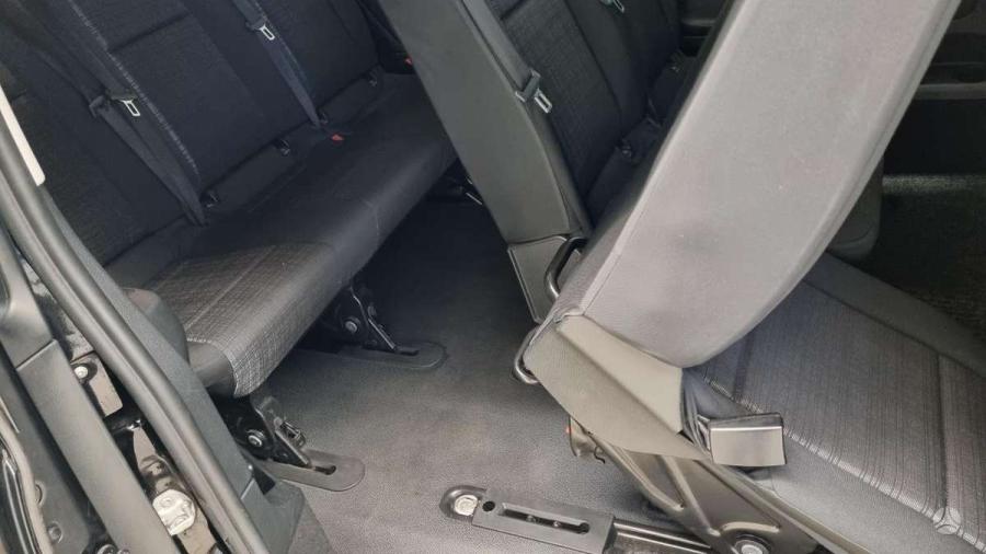 Black Mercedes-Benz Vito 2019 in Radviliskis, with an engine capacity of 1.95 L and mileage of 266 thousand km for 18089 €, photo 15 on AUTOMOTO.COM.LV